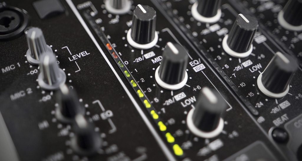 Setting Volume Levels on DJ Mixer: Great Guide! (2023)