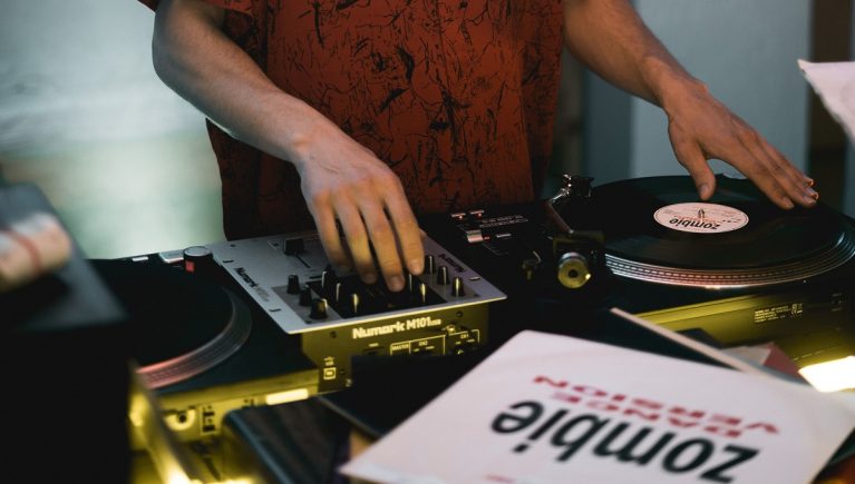 Essential Dj Tips: 12 Dj Tips For Beginner And Advanced Djs!
