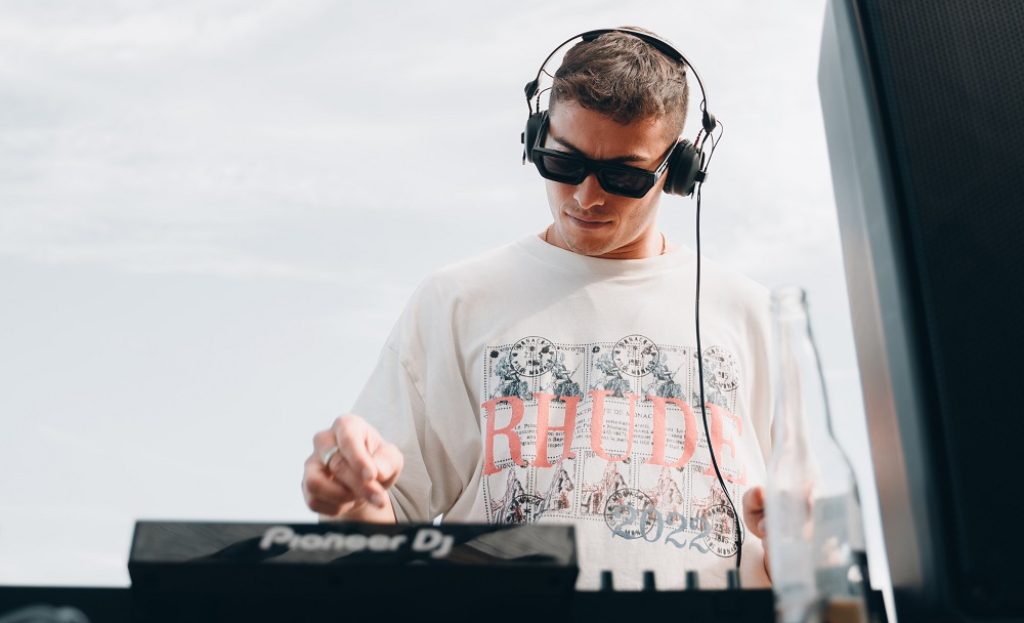 Choosing DJ Headphones: A Big Guide to Get the Best Headphones!