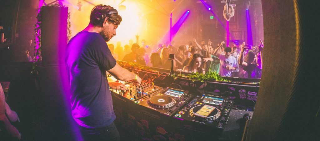 Essential Dj Tips: 12 Dj Tips For Beginner And Advanced Djs!