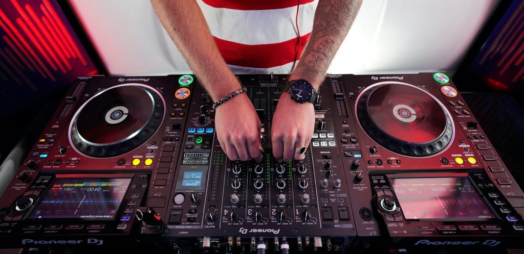 Essential Dj Tips: 12 Dj Tips For Beginner And Advanced Djs!