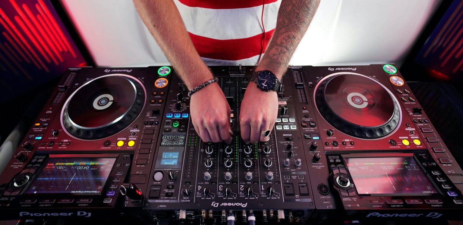 Essential Dj Tips: 12 Dj Tips For Beginner And Advanced Djs!